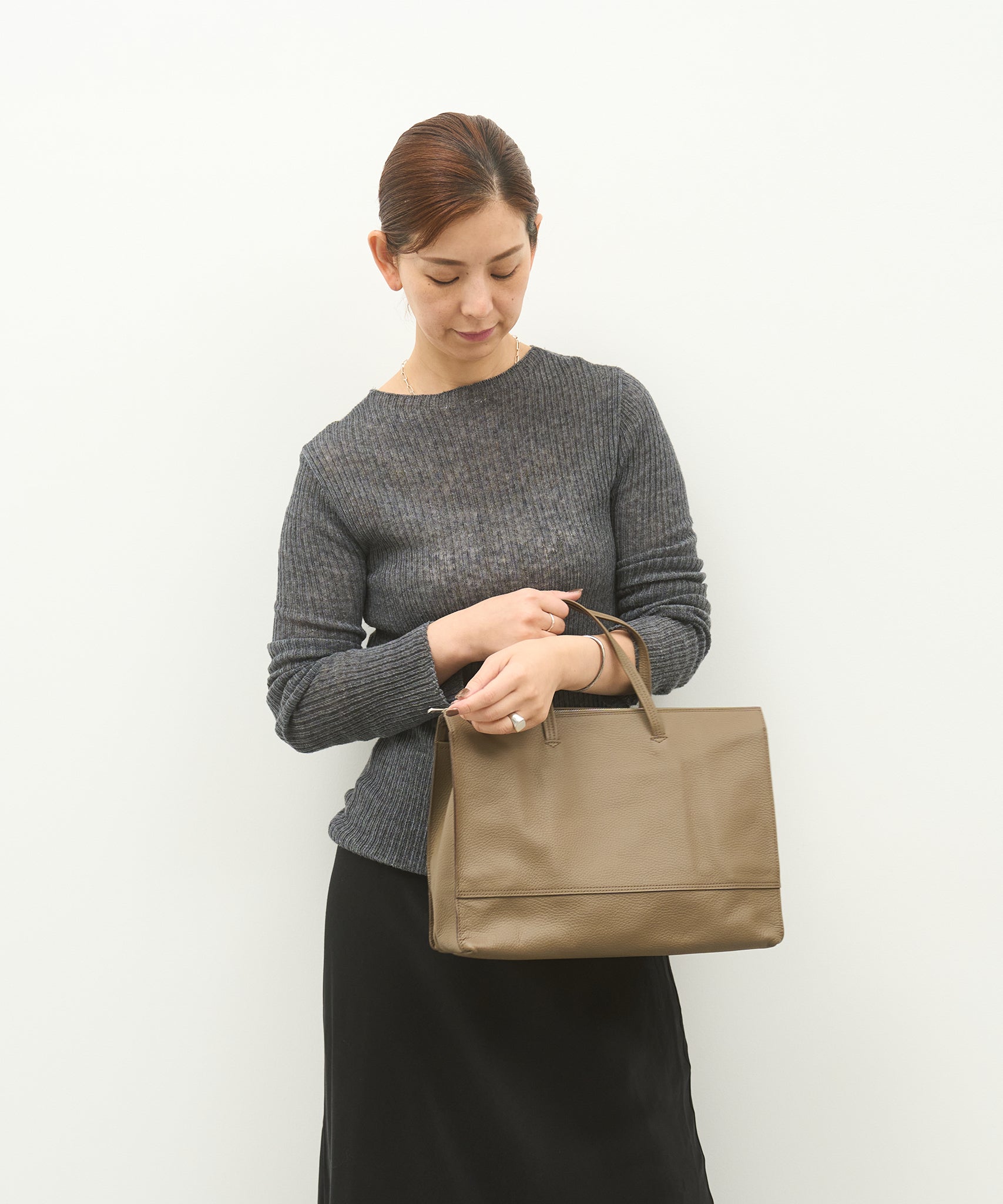 【REN / Tokyo 】Vibrant, Stain-Resistant Japanese Cow Leather Zip Bag - Simple Square Design – REN ...