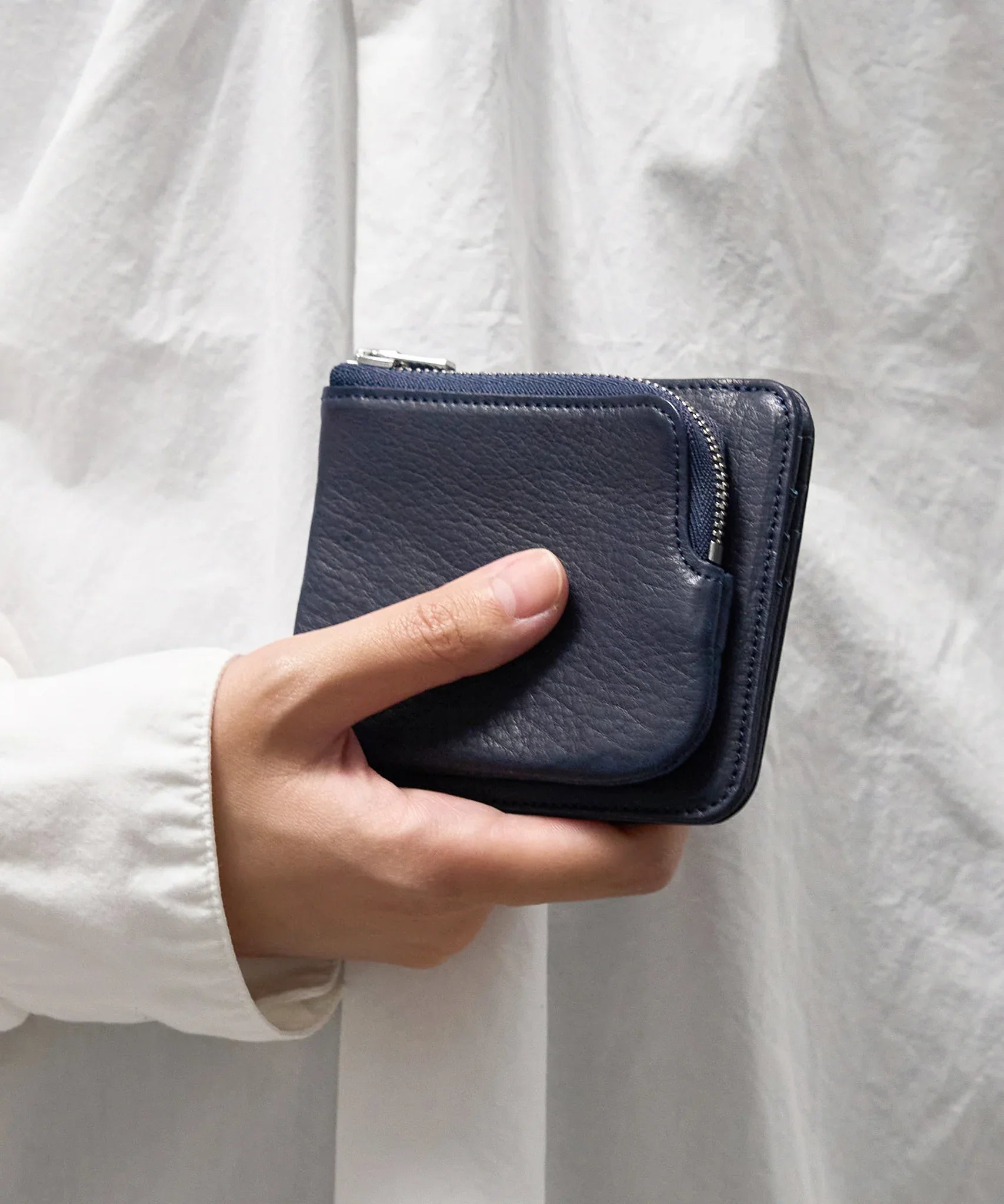 【REN / Tokyo 】Buffalo leather wallet that you can enjoy the aging ...